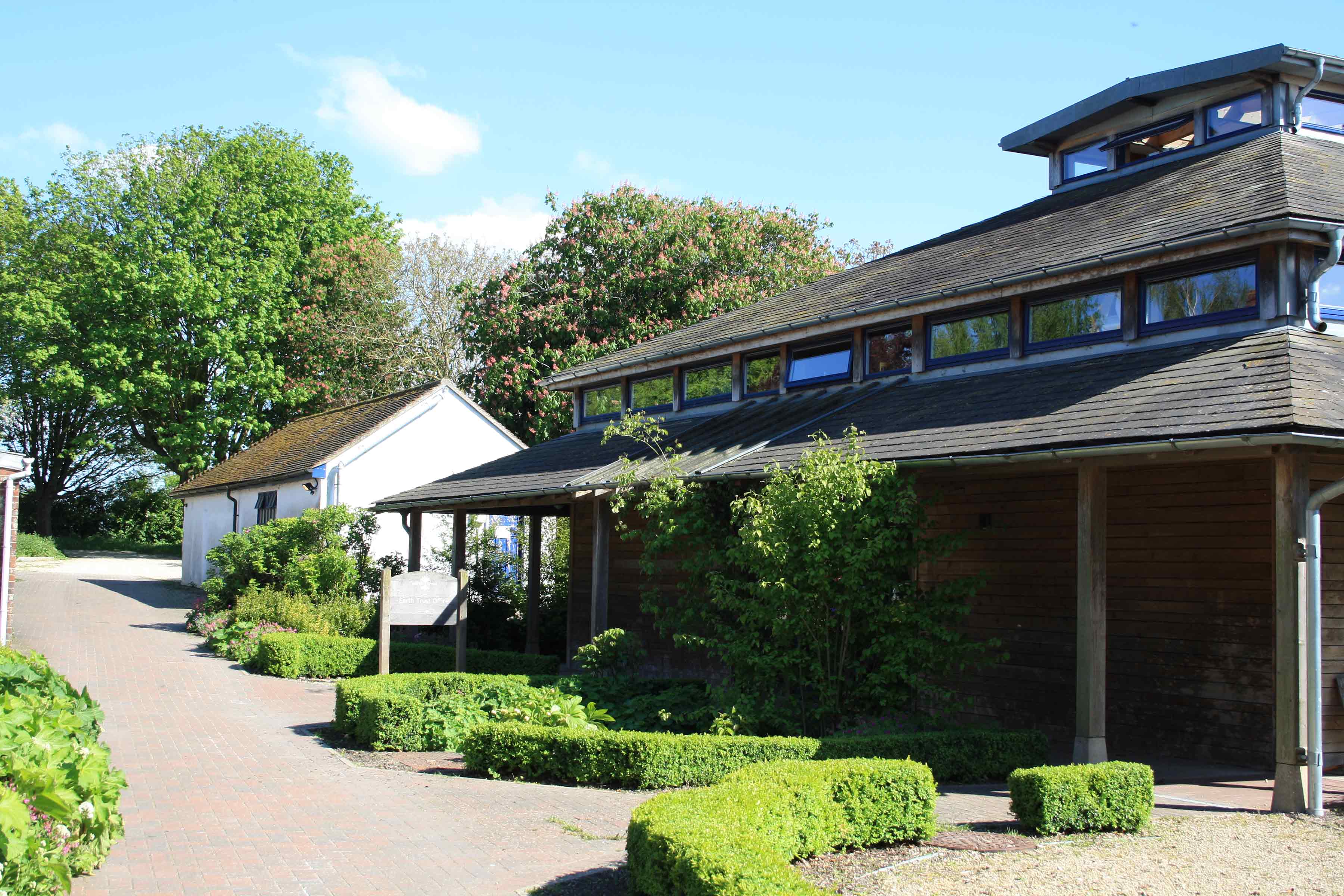 Volunteering at the Earth Trust office - Earth Trust