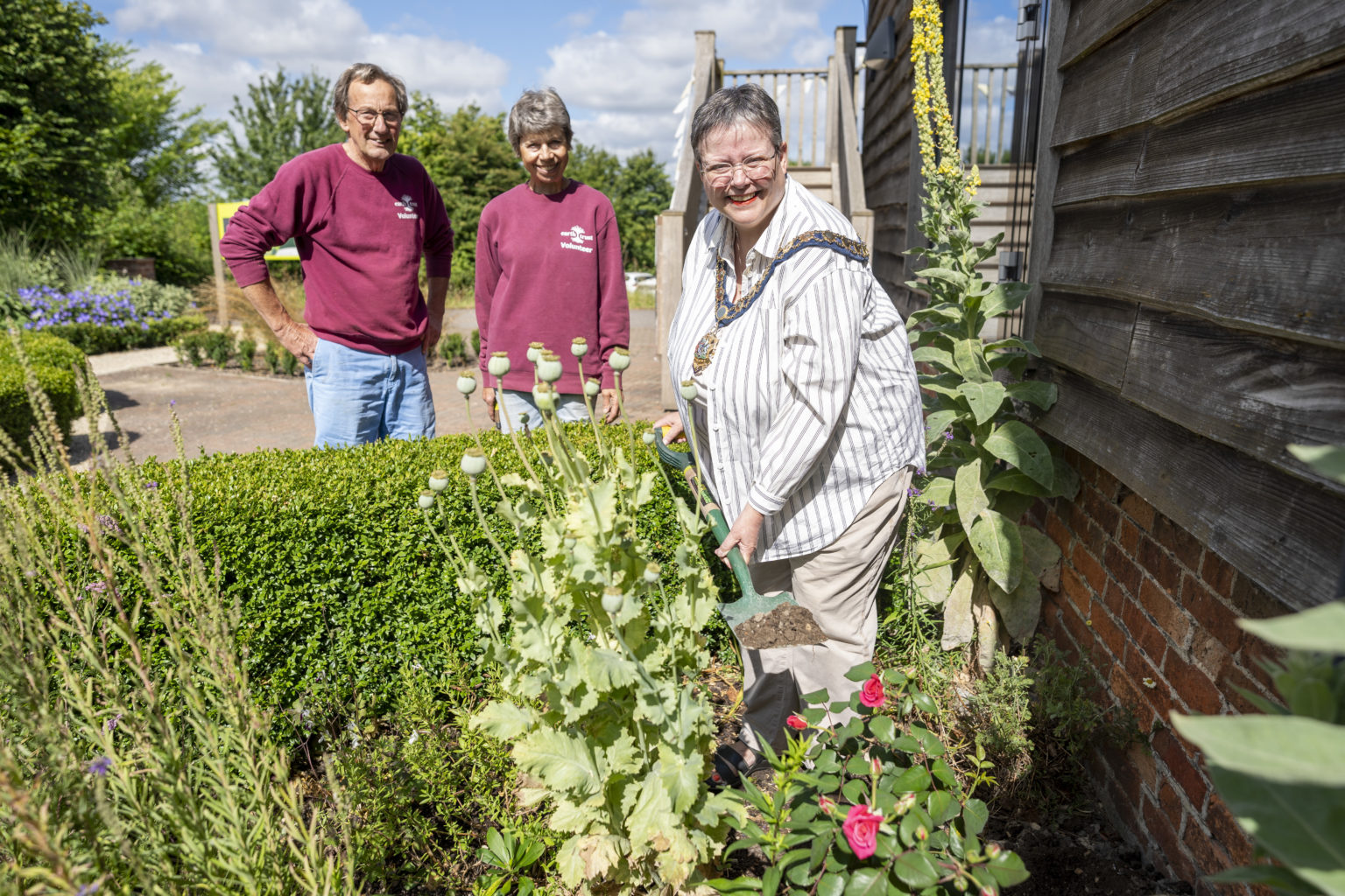 OCC Chair commemorates Earth Trust relationship with Wittenham Rose ...
